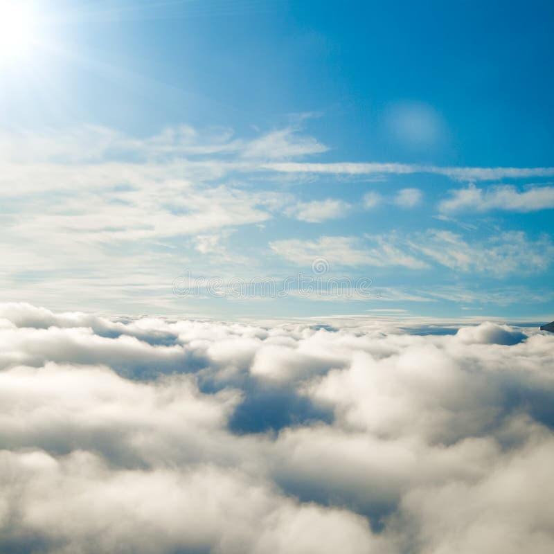 Au-dessus des nuages image stock. Image du ciel, tempête - 1255585