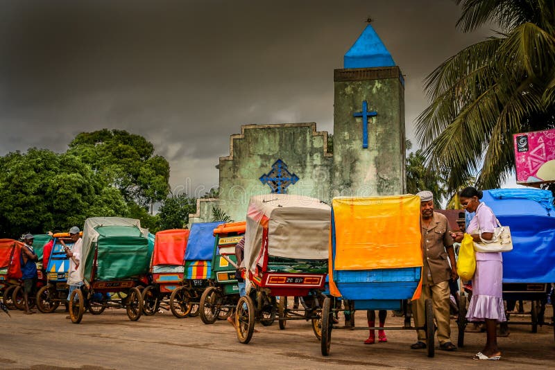 Pousse De Pousse Devant Une église Photo stock éditorial - Image du ...