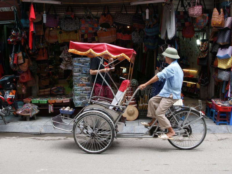 Pousse-pousse de cycle photo stock éditorial. Image of revenus - 61255223