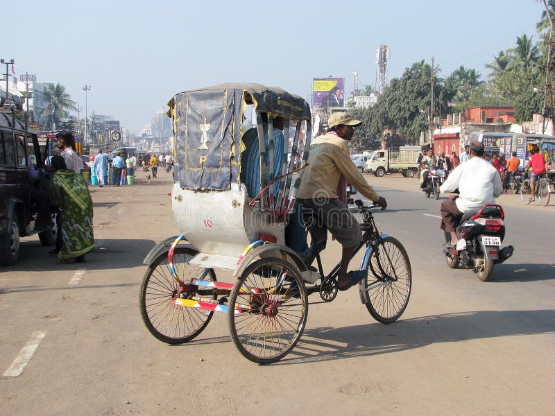 Pousse-pousse De Cycle Dans La Rue Principale De Puri Photographie ...