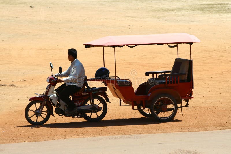 Tuk-tuk au Cambodge image éditorial. Image du gestionnaire - 33378390