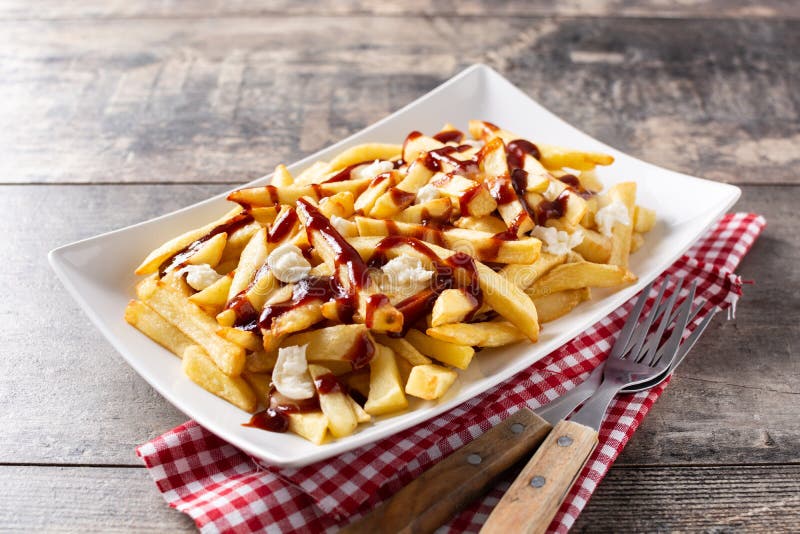 Frites Canadiennes De Pommes De Terre De Poutine Avec Du Fromage Et De ...