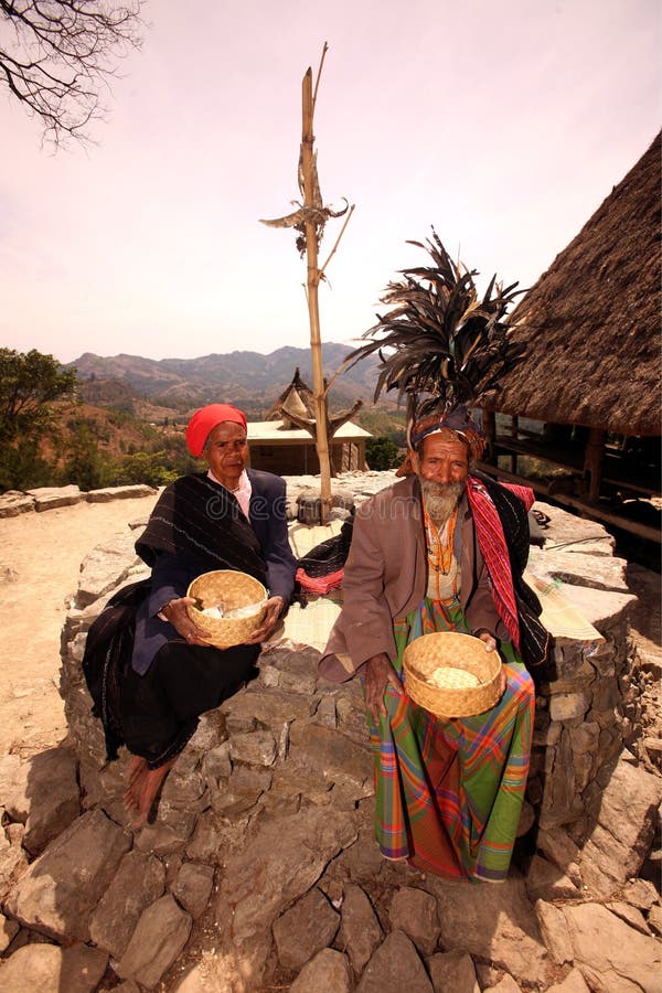 POVOS DE ÁSIA TIMOR-LESTE TIMOR-LESTE MAUBISSE Imagem Editorial ...