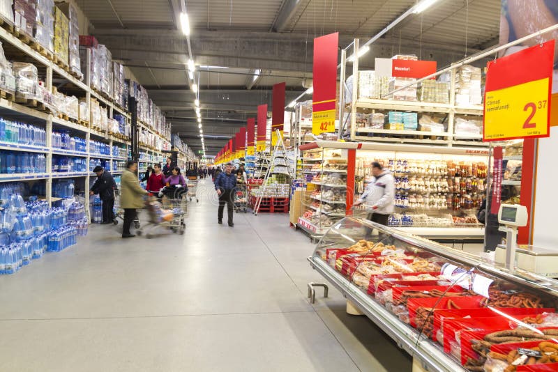 Povos Dentro Do Hipermercado Foto de Stock Editorial - Imagem de ...