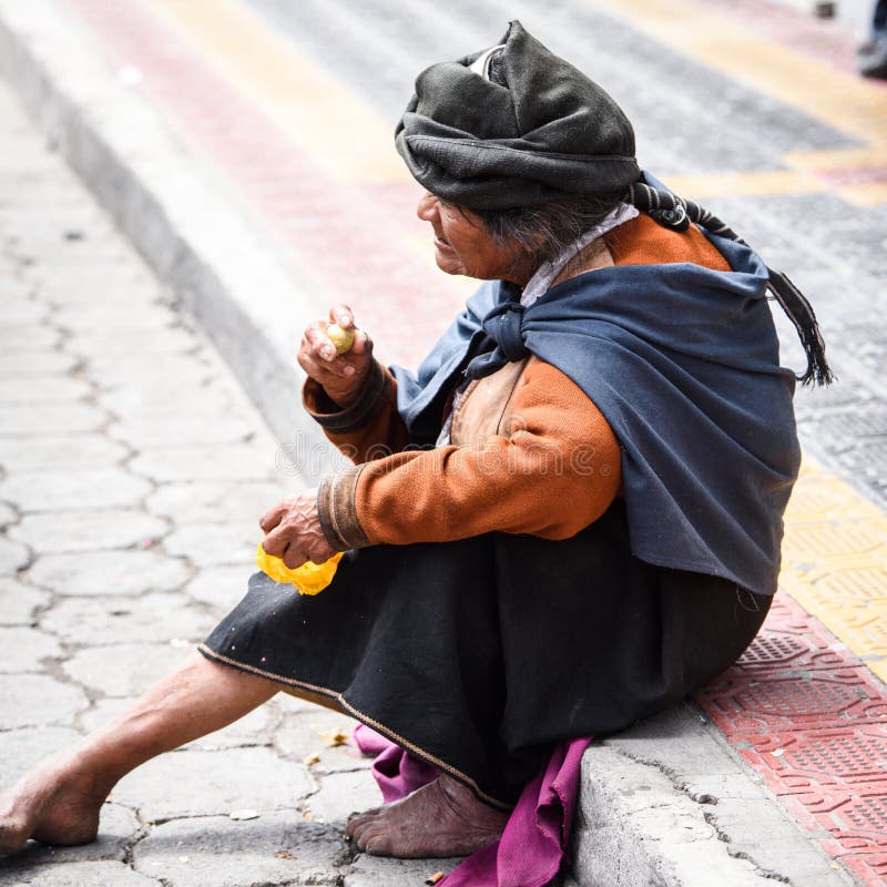 Povos em Equador foto de stock. Imagem de turismo, quito - 105745828