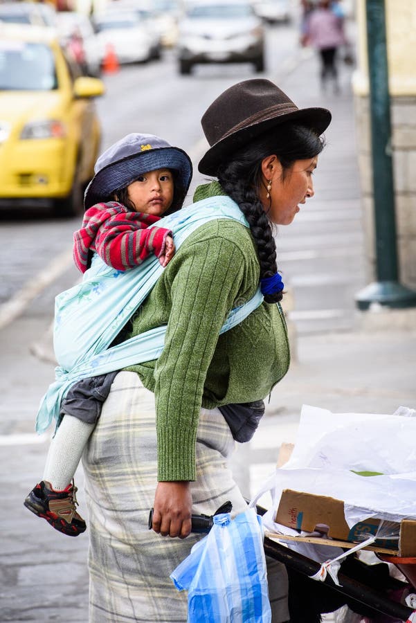 Povos em Equador fotografia editorial. Imagem de latina - 105754377