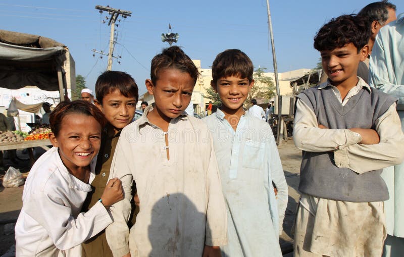 Mulheres De Paquistão Na Mesquita De Faisal, Islamabad Foto Editorial ...