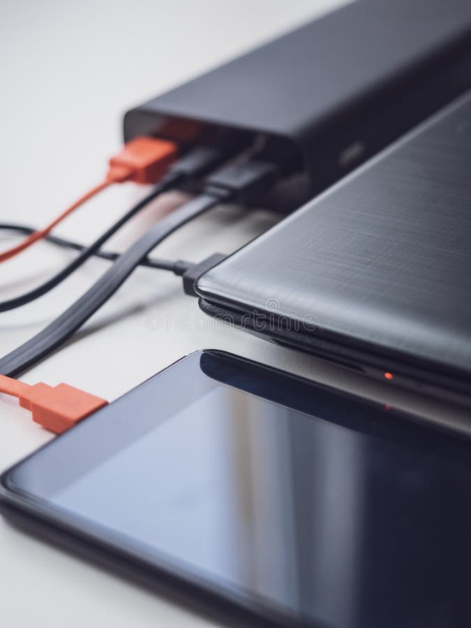Power Bank Charges Your Laptop and Phone Using Different Cables ...
