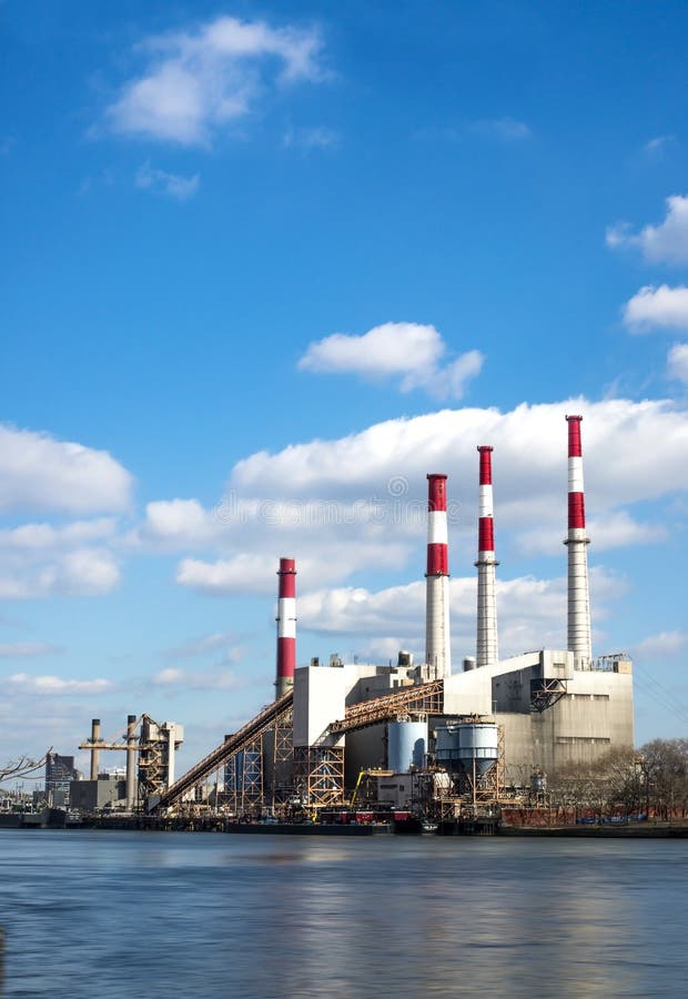 NYC: Con Edison Power Plant Stock Image - Image of york, queens: 30492809
