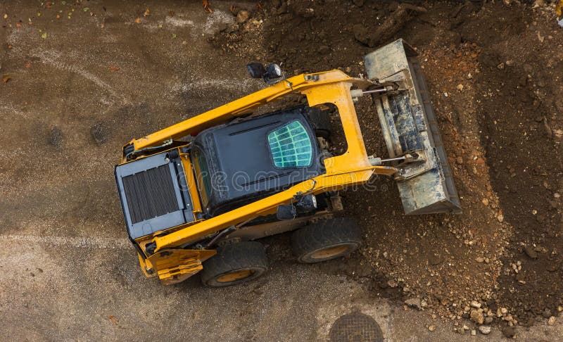 324 Bulldozer Loader Moves Earth Construction Stock Photos - Free ...