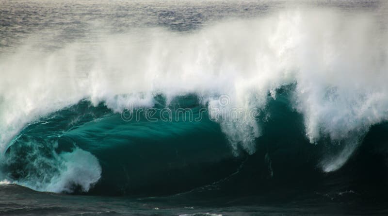 Powerful Ocean Wave Breaking Stock Photo - Image of gravitational ...