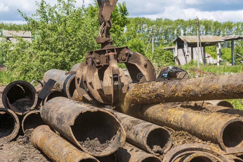 Powerful Scrap Metal Grab Grabs Old Cast Iron Pipe for Loading into ...