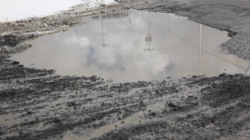 Pozza Di Fango Sporca Enorme Archivi Video - Video di riempito ...