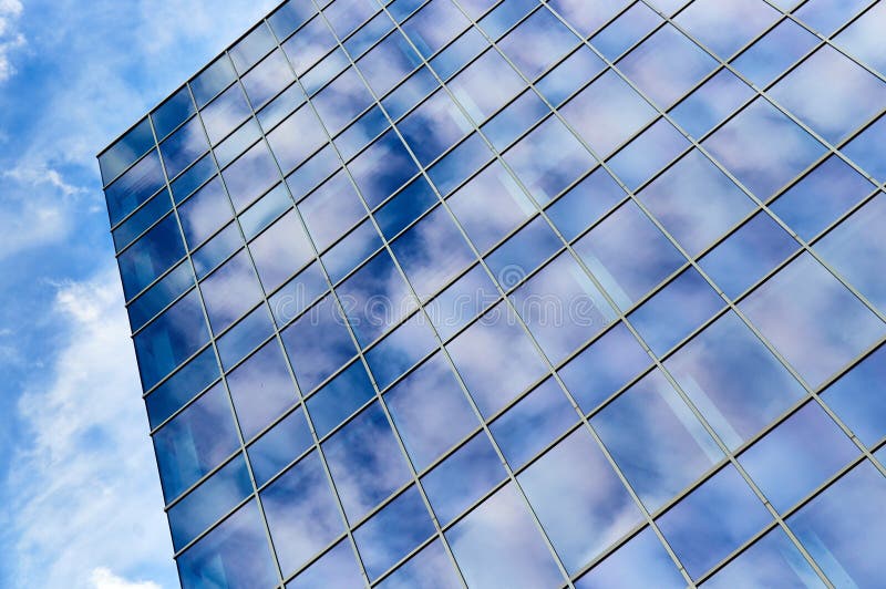 Prédio De Escritórios De Vidro E Céu Azul Imagem de Stock - Imagem de ...