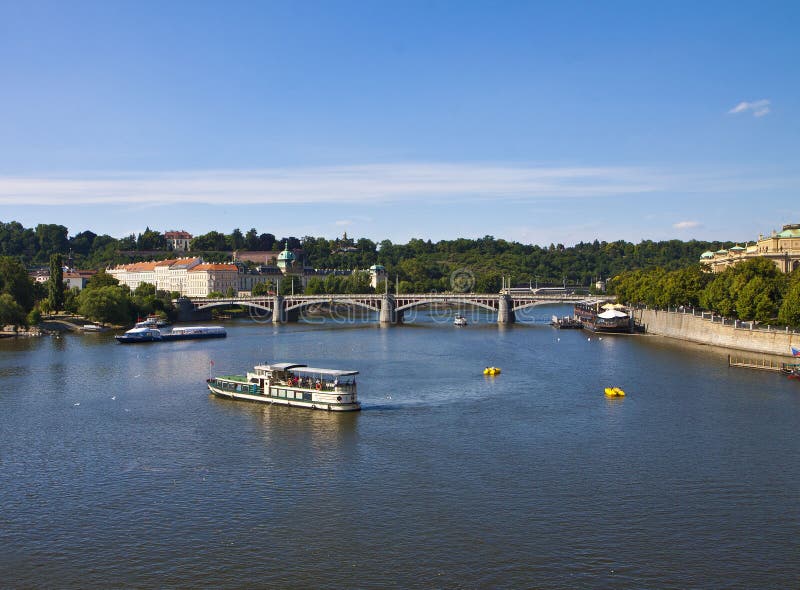 Praag, rivier Moldau stock afbeelding. Image of reis - 42038061
