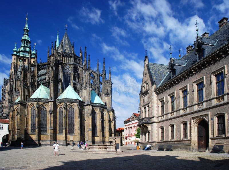 St Vitus Kathedraal in Het Kasteel Van Praag in Praag Redactionele ...