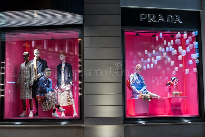 Prada storefront at night editorial photography. Image of beauty ...