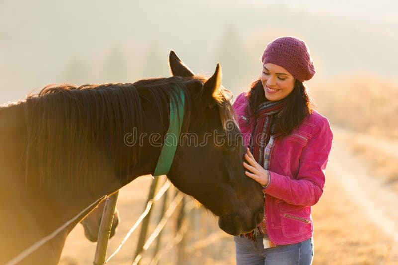 Prado Del Caballo De La Mujer Foto de archivo - Imagen de lifestyle ...