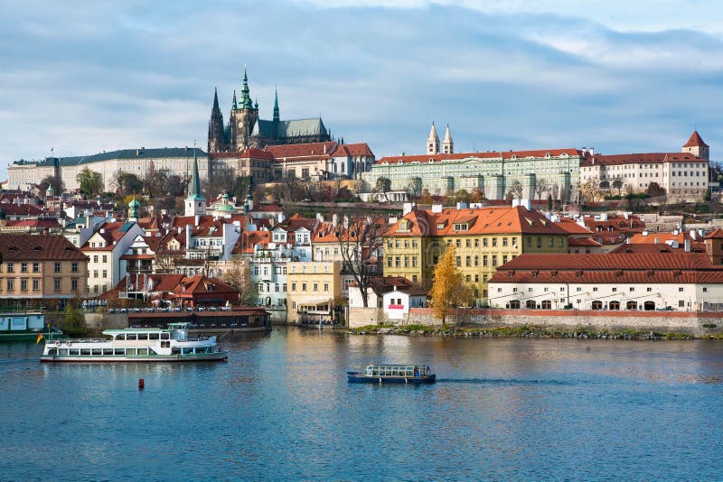 Prag castle stock image. Image of church, praha, picturesque - 17528601