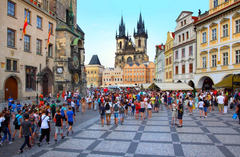 Praga, Capitale Della Cechia Fotografia Stock - Immagine di arancione ...