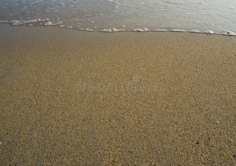 Praia da areia imagem de stock. Imagem de costa, ensolarado - 71125113
