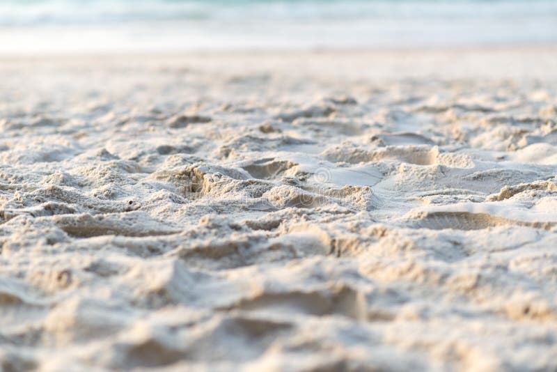 Praia da areia foto de stock. Imagem de branco, sunlight - 141149650