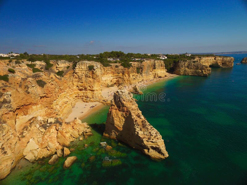 Praia DA Marinha, Algarve foto de archivo. Imagen de hermoso - 82849208