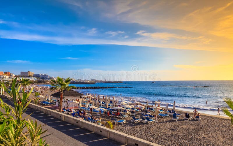 Praia De Fanabe Na Costa De Adeje, Tenerife Foto de Stock - Imagem de ...