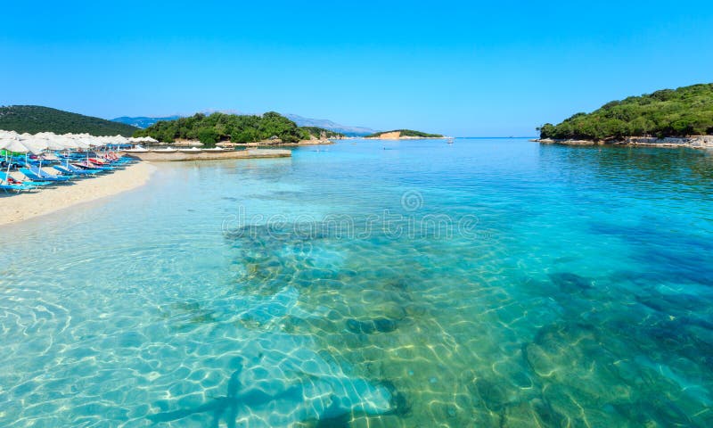 Praia de Ksamil, Albânia foto de stock. Imagem de cenas - 90083570