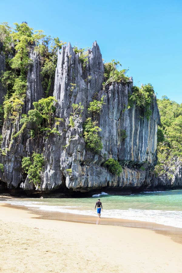 A Praia De Puerto Princesa, Filipinas Foto Editorial - Imagem de ...