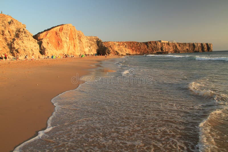 Praia de Tonel foto de stock. Imagem de exterior, céu - 33993346