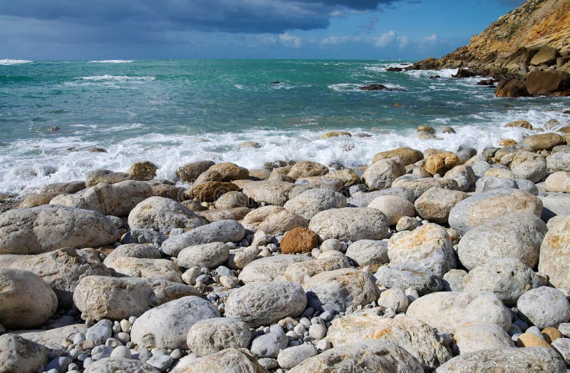 Praia Do Pedregulho Do Oceano Imagem de Stock - Imagem de fotografia ...