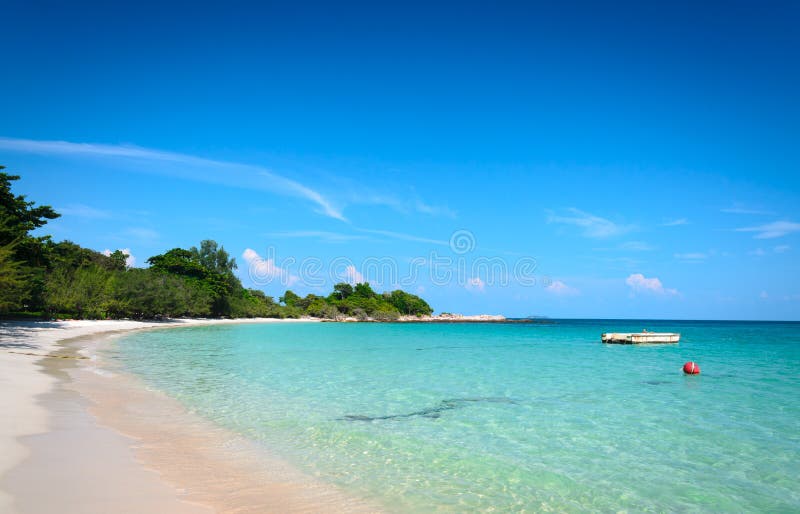 Praia e mar tropicais foto de stock. Imagem de beleza - 35372048