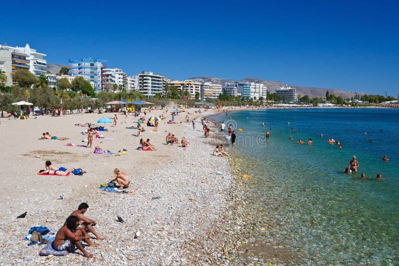 Praia em Atenas fotografia editorial. Imagem de cidade - 75916682