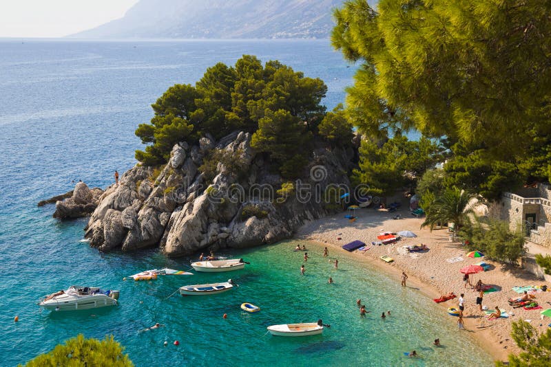 Praia em Brela, Croatia imagem de stock. Imagem de paisagem - 19522077