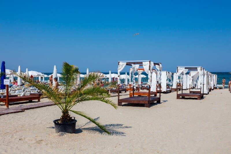 Praia privada em Mamaia imagem de stock editorial. Imagem de exterior ...