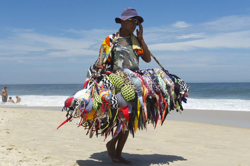Praia Rio De Janeiro Brazil De Ipanema Do Vendedor Do Biquini Foto Editorial Imagem De Varejo