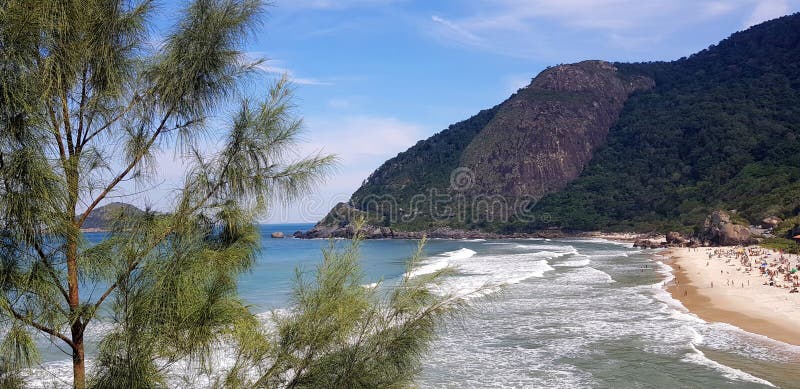 Praia Tropical Em Rio De Janeiro Foto de Stock - Imagem de feriado ...