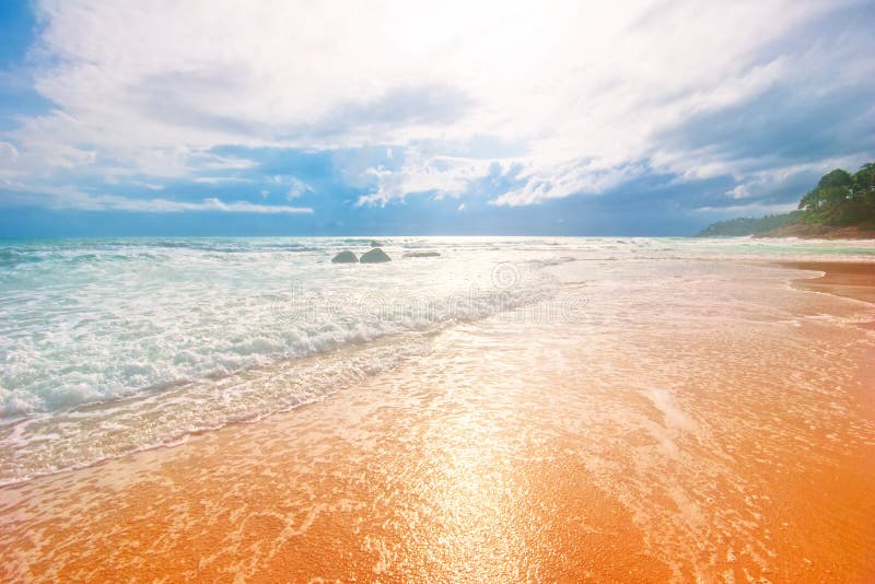 Praia tropical sonhadora foto de stock. Imagem de curso - 8500618