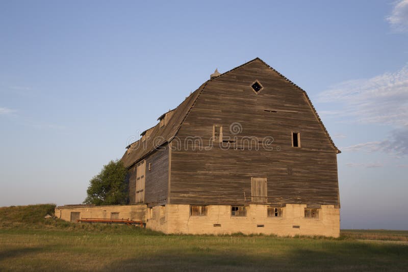Prairie Barn Saskatchewan stock image. Image of empty - 101890425