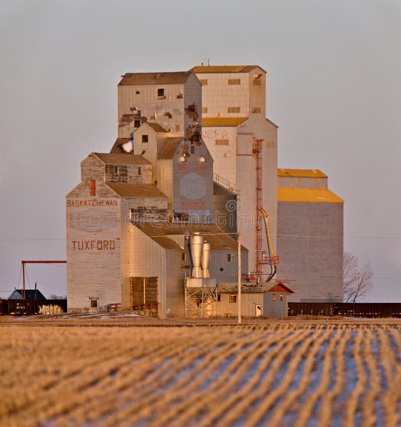 Prairie Grain Elevator editorial image. Image of elevator - 178220285