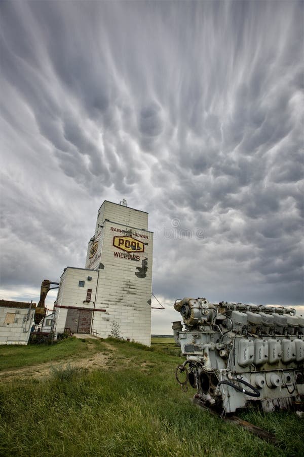 Prairie Storm Clouds Canada Editorial Photo - Image of powerful, stormy ...