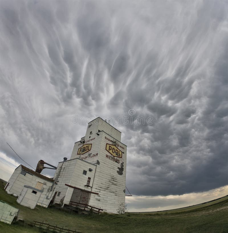 Prairie Storm Clouds Canada Editorial Photo - Image of stormy, plains ...