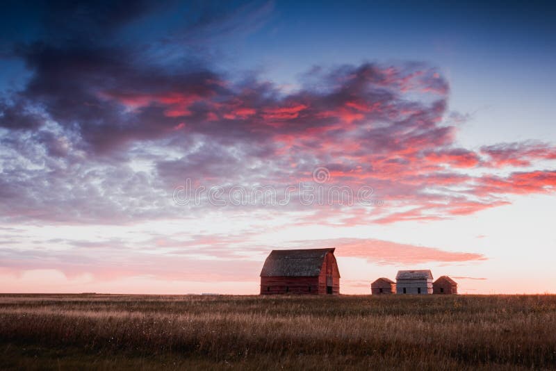 Prairie Barn Saskatchewan stock image. Image of farmland - 101890035