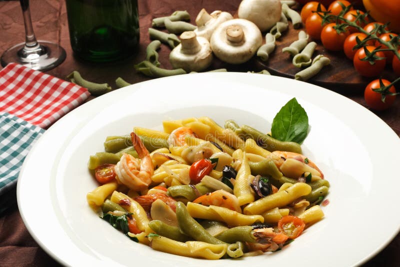 Pranzo italiano di patsa immagine stock. Immagine di gambero - 902323