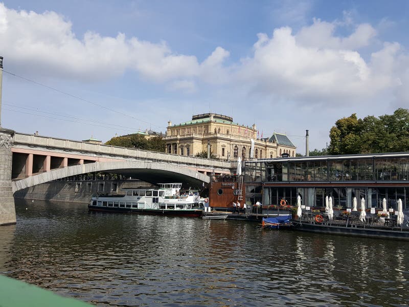 Praq redaktionelles stockbild. Bild von feiertag, stadt - 100952514