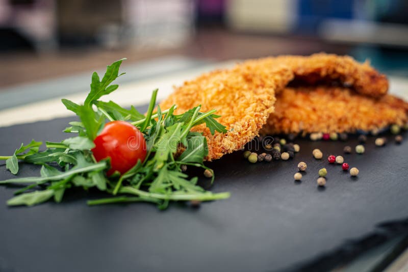 Prato Preto De Frango, Fast Food Imagem de Stock - Imagem de dedos ...