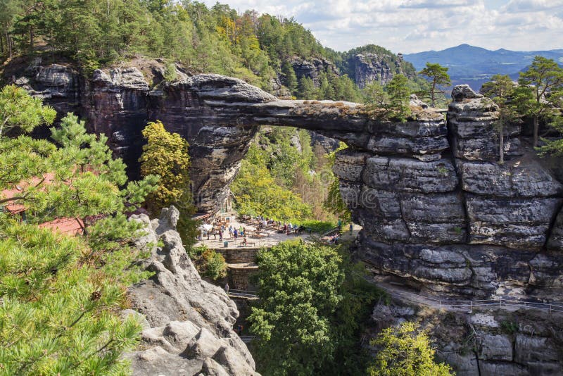 Pravcicka gate, Hrensko immagine stock. Immagine di svizzera - 197303737