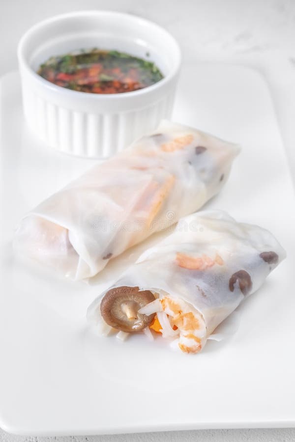 Prawn Shiitake Rice Paper Rolls Stock Image - Image of green, plate ...