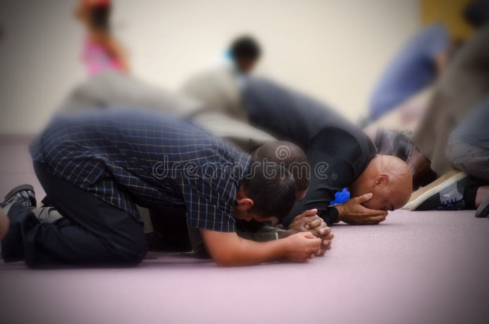 Prayer 编辑类图片. 图片 包括有 教会, 热爱, 圣洁, 啜泣, 祈祷, 下跪, 叠更, 上帝, 服务 - 76960945